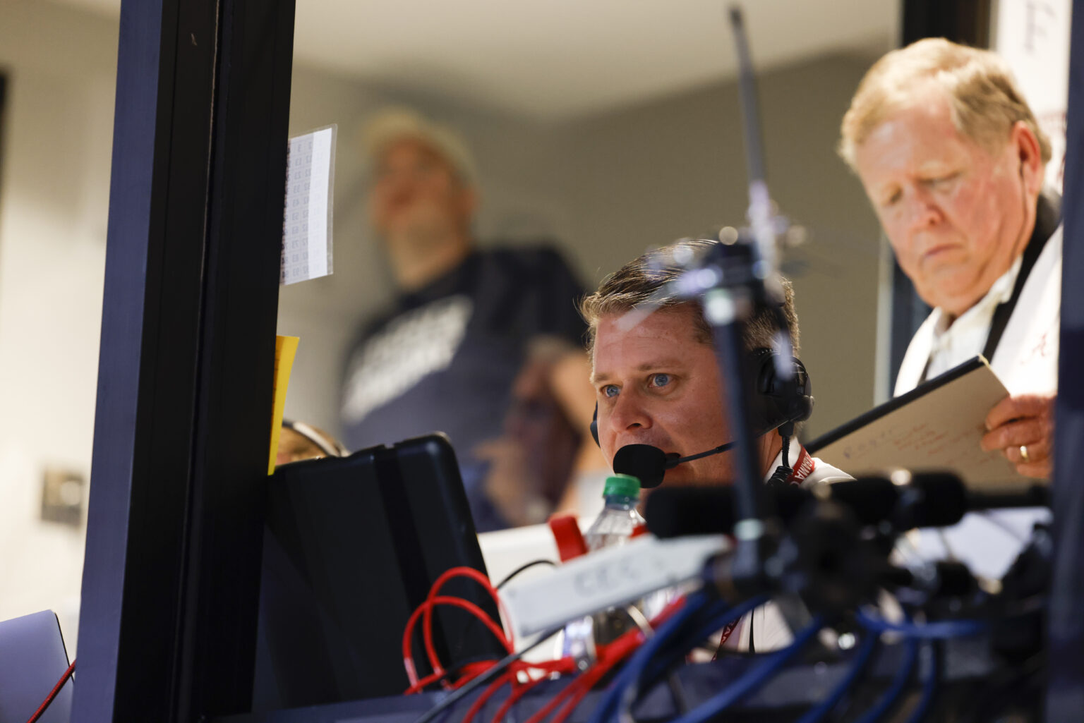 Alabama broadcaster Chris Stewart shares story of faith, resilience ...