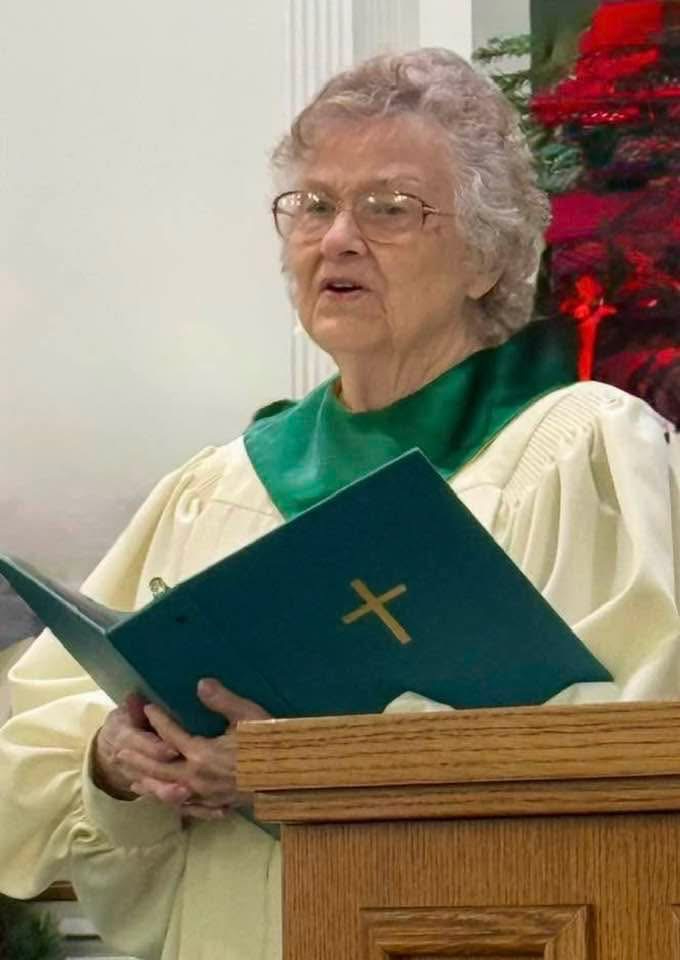 Louisville Baptist honors Fenn for 70 years as choir director, applies ...